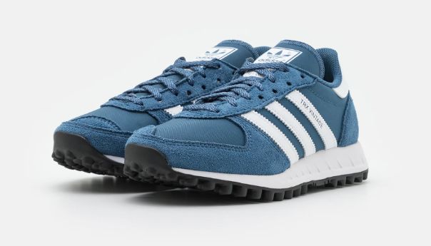 Galerie: Největší trend pro rok 2024: Tyto retro tenisky sluší všem bez ...