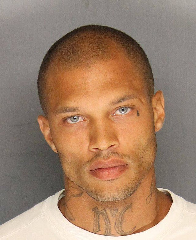 Galerie: Nejkrásnější zločinec světa: Jeremy Meeks byl členem gangu a ...